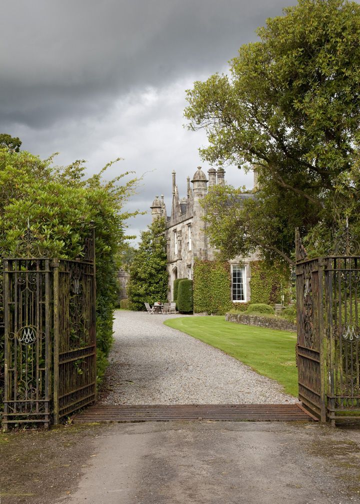 Holding the Fort « The Irish Aesthete