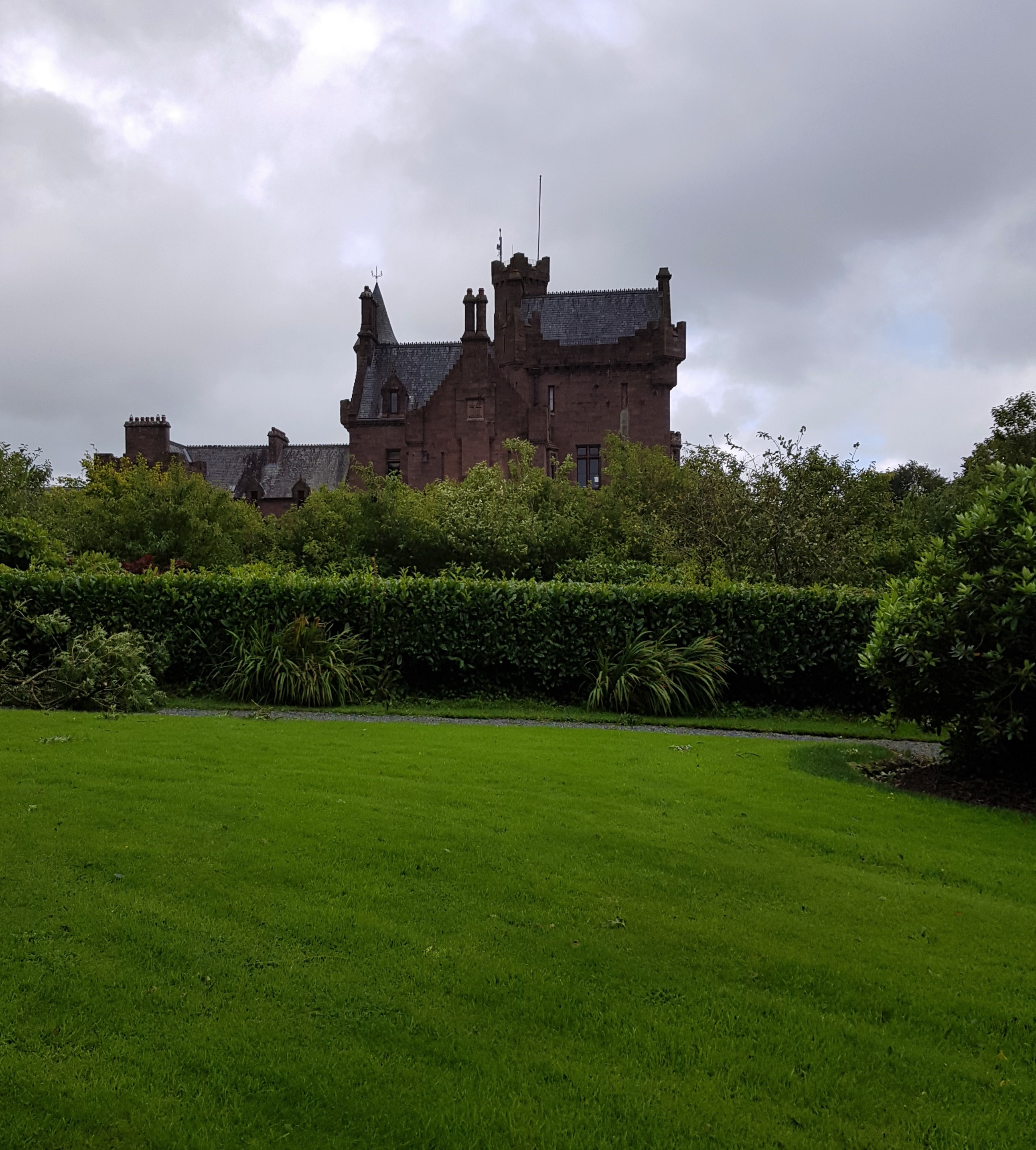 Standing Tall « The Irish Aesthete