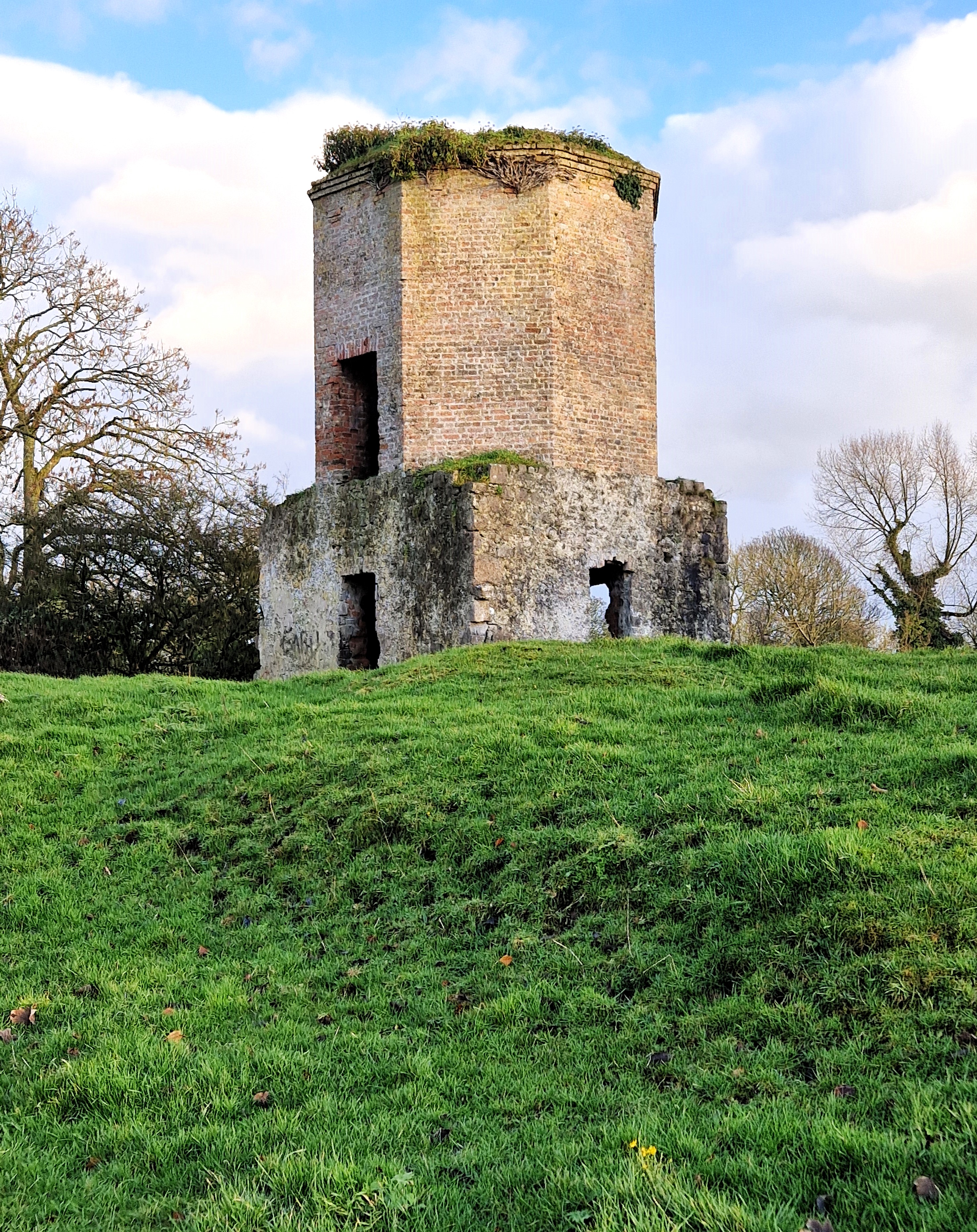 A Monument to Past Follies « The Irish Aesthete